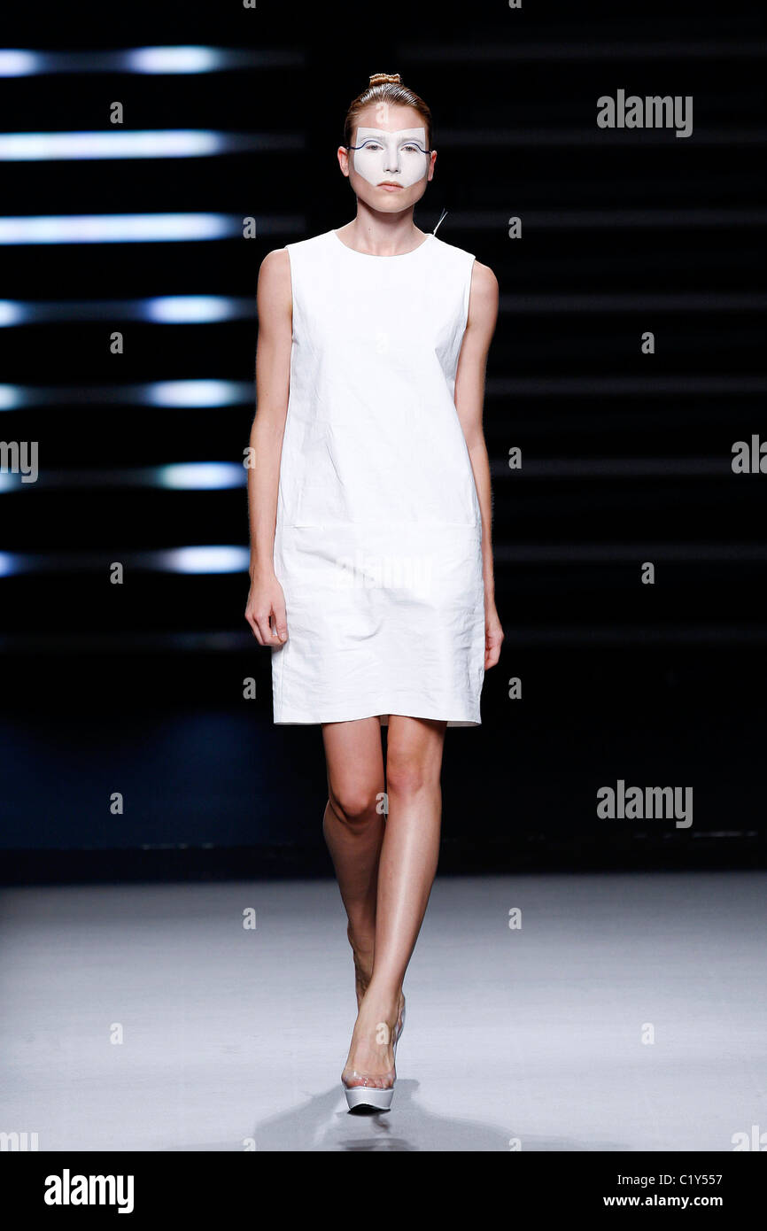 Dree Hemingway, the granddaughter of writer Ernest Hemingway, walks the ...