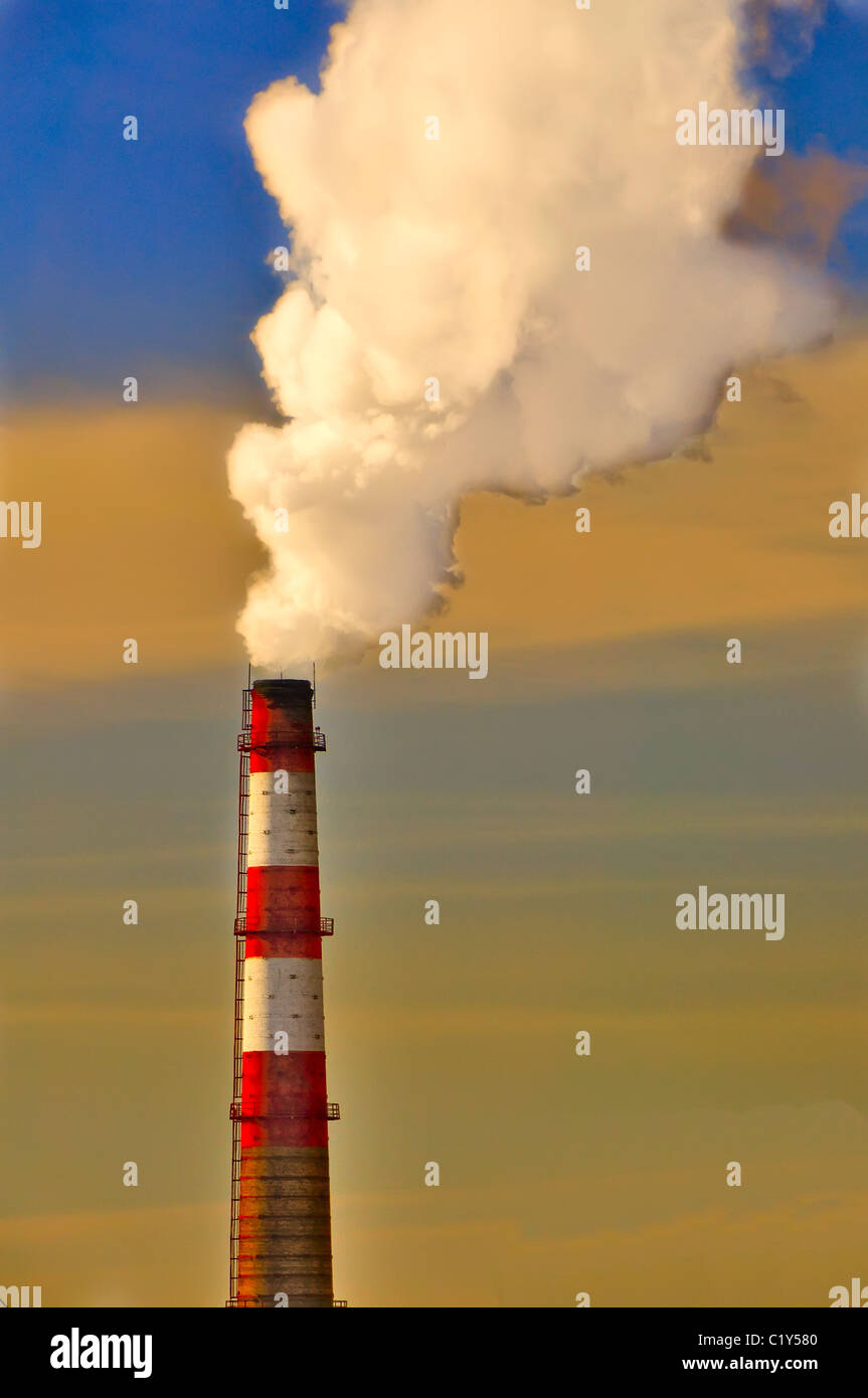 Chemical factory pipes smoking hi-res stock photography and images - Alamy