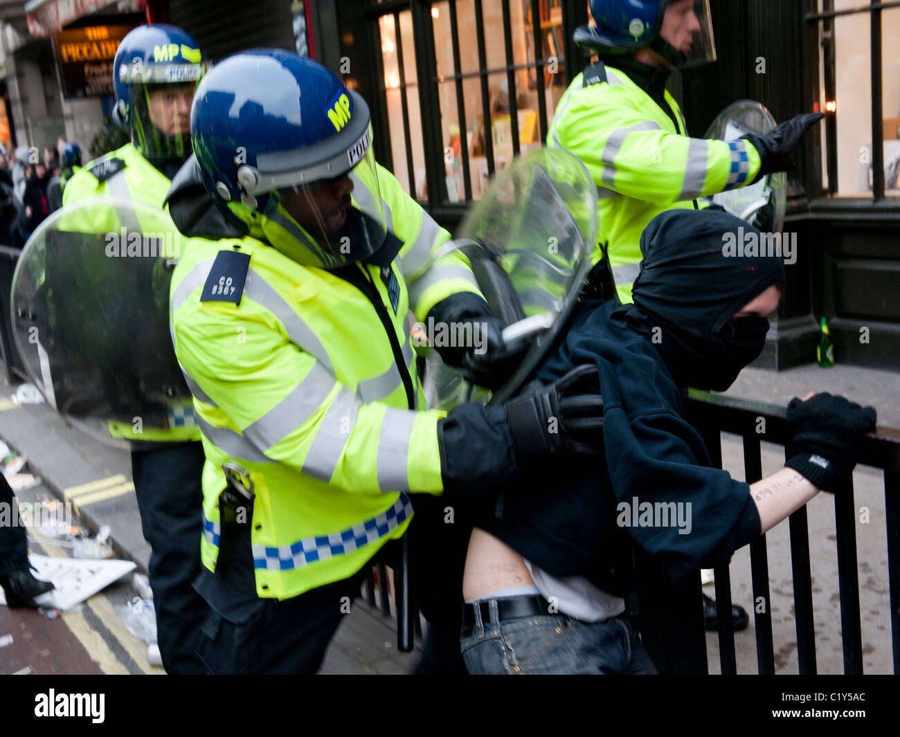UK Uncut stage a protest which starts off with dancing in Oxford Circus ...