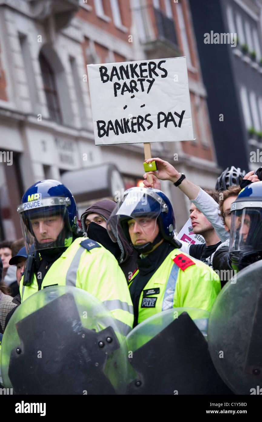 UK Uncut stage a protest which starts off with dancing in Oxford Circus ...