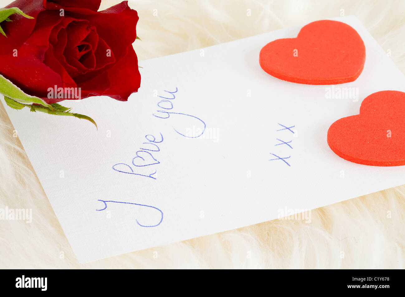 Romantic note: I love you with red rose and hearts in closeup Stock ...
