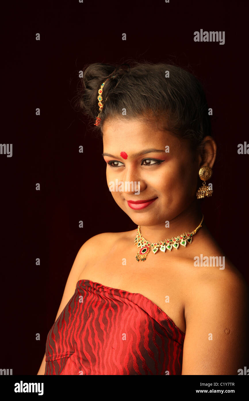 Indian female model in sleeveless hi-res stock photography and images ...