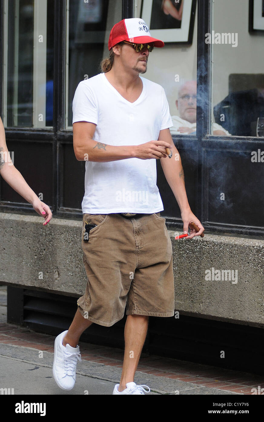 Kid Rock out smoking a cigar in Yorkville Toronto, Canada - 05.09.09 I ...