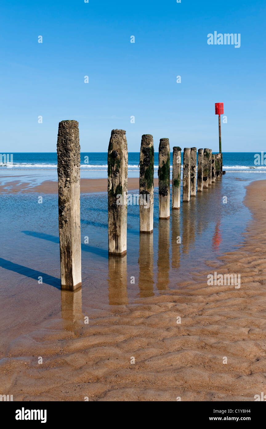 Beach groynes hi-res stock photography and images - Alamy