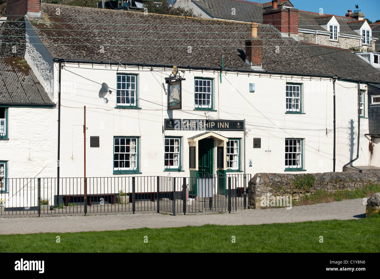 Pentewan the ship inn hi-res stock photography and images - Alamy