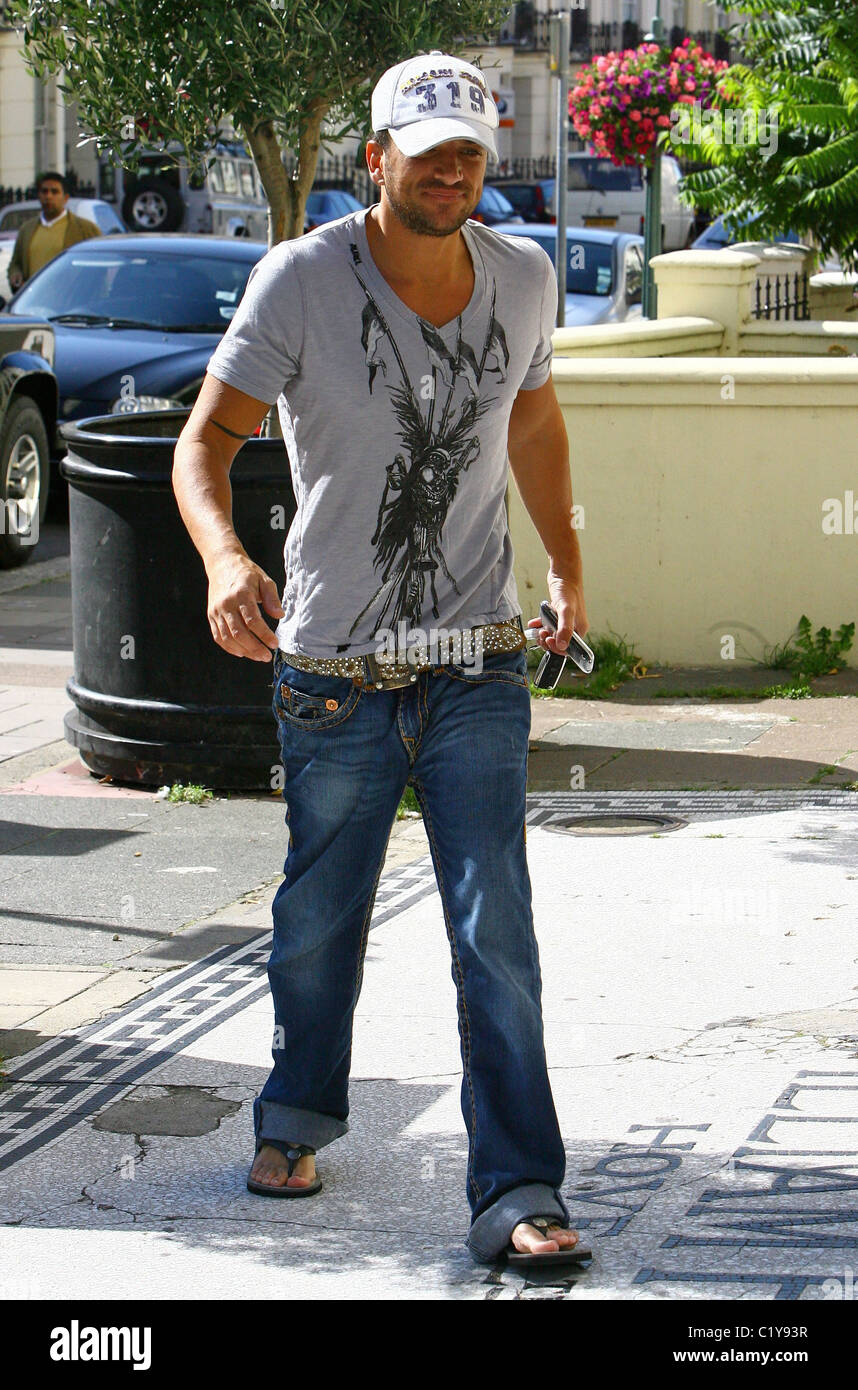 Peter Andre arrives at a Starbucks coffeshop Brighton, England - 07.09. ...