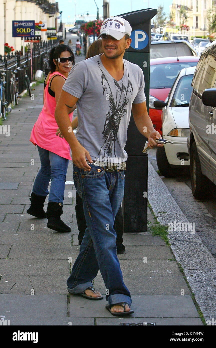 Peter Andre returns to his car after relaxing at a Starbucks coffeeshop ...