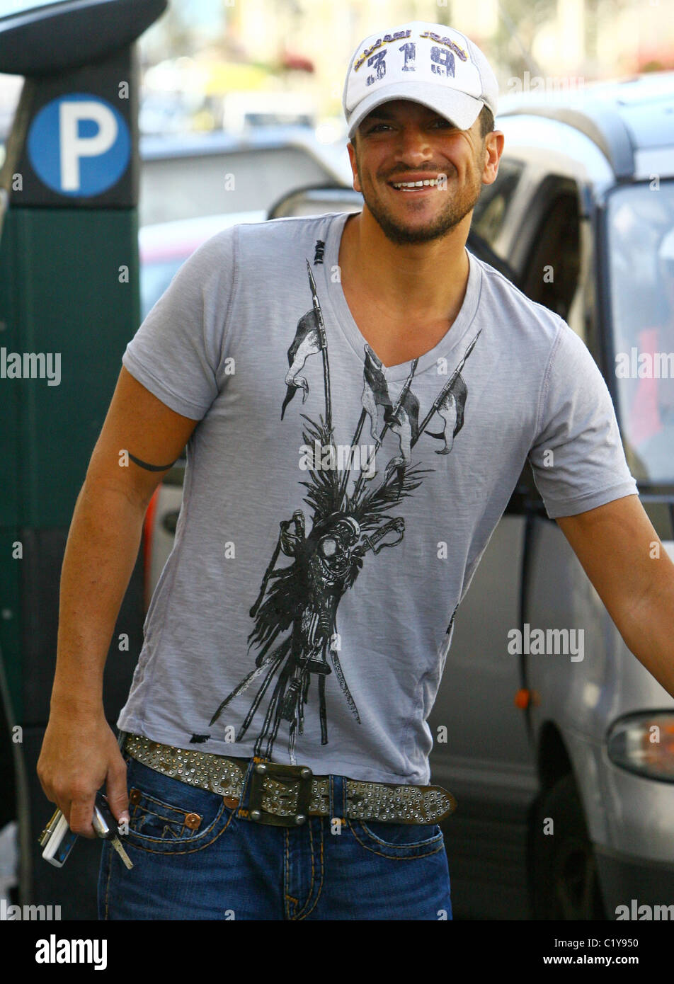 Peter Andre returns to his car after relaxing at a Starbucks coffeeshop ...