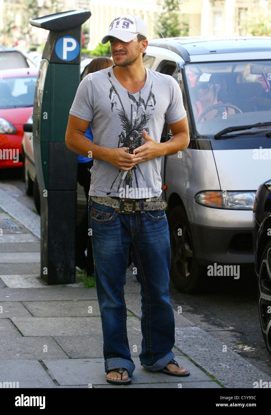 Peter Andre returns to his car after relaxing at a Starbucks coffeeshop ...