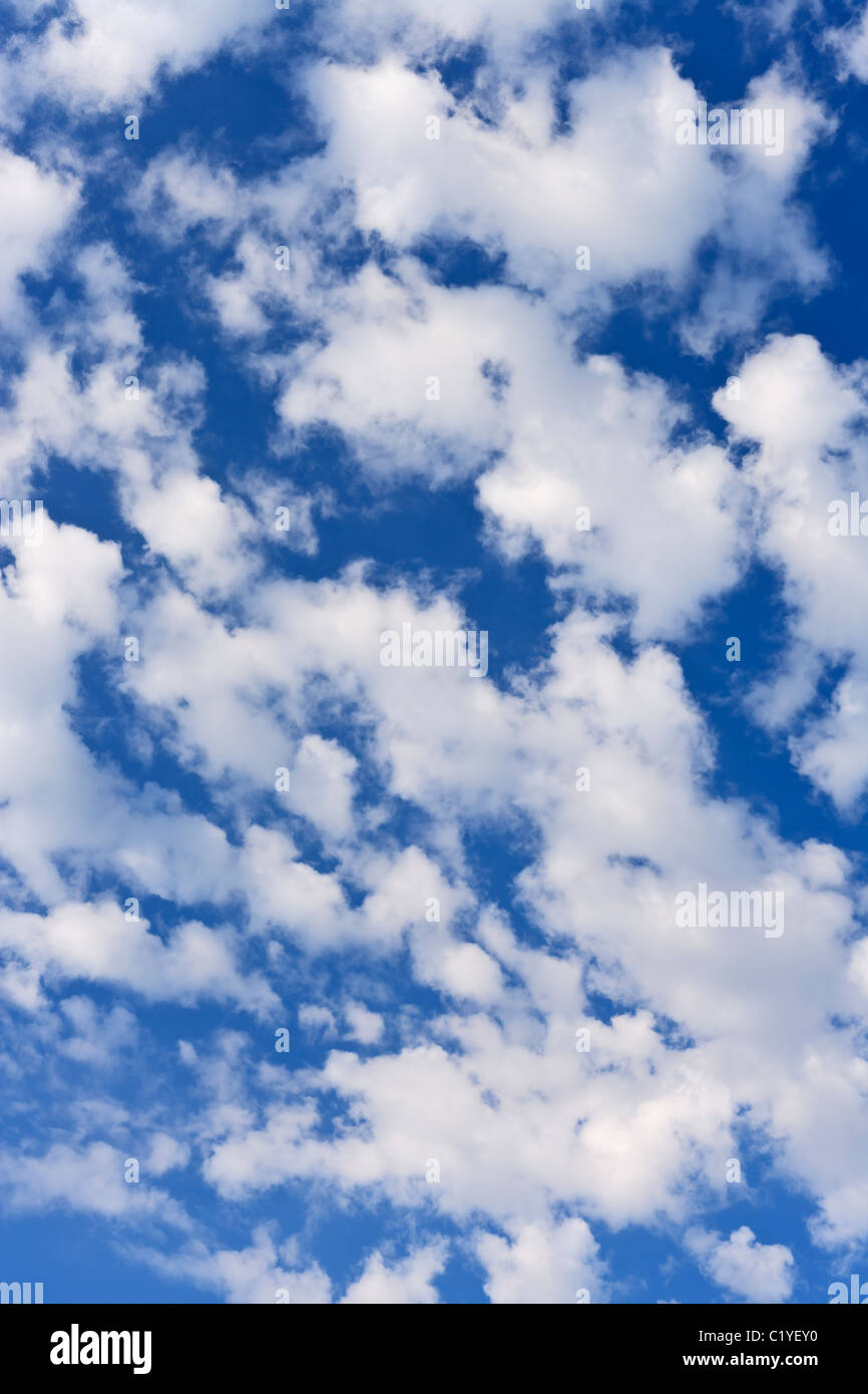 White puffy clouds rising into the sky - Kansas, USA Stock Photo - Alamy