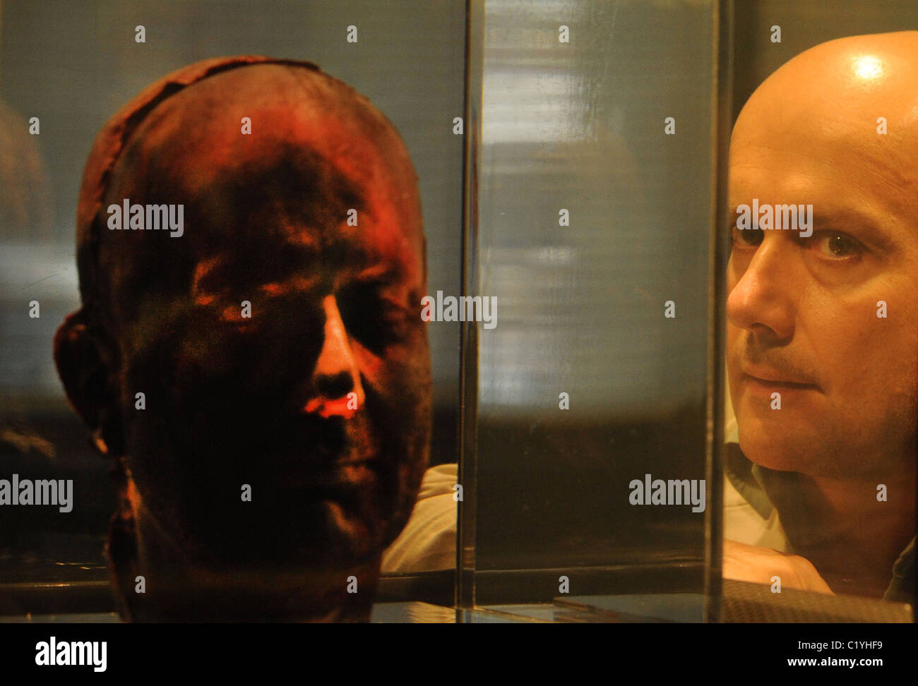 Marc quinn blood hi-res stock photography and images - Alamy