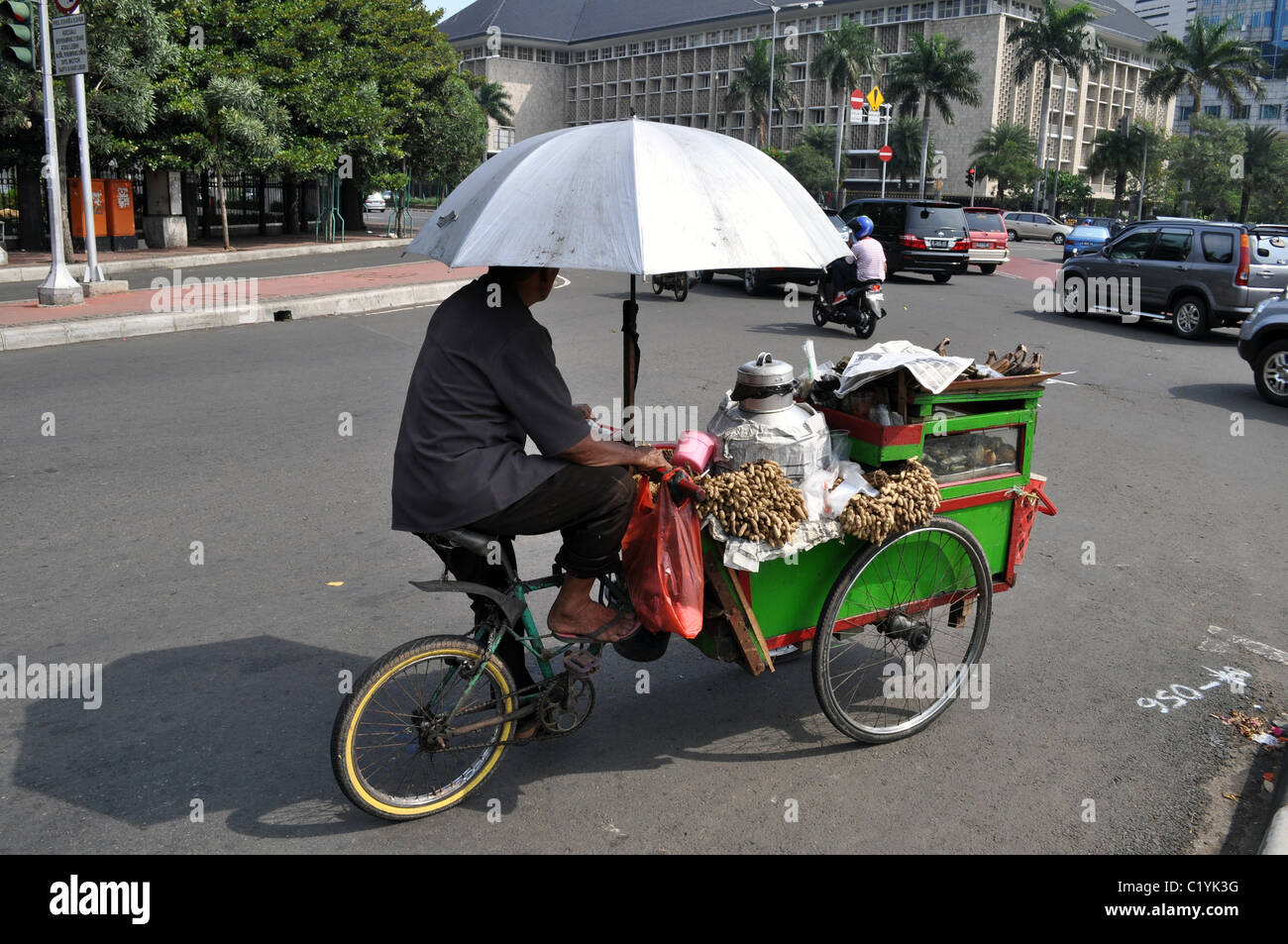 Rickshaw driver, Jakarta, Indonesia Stock Photo - Alamy