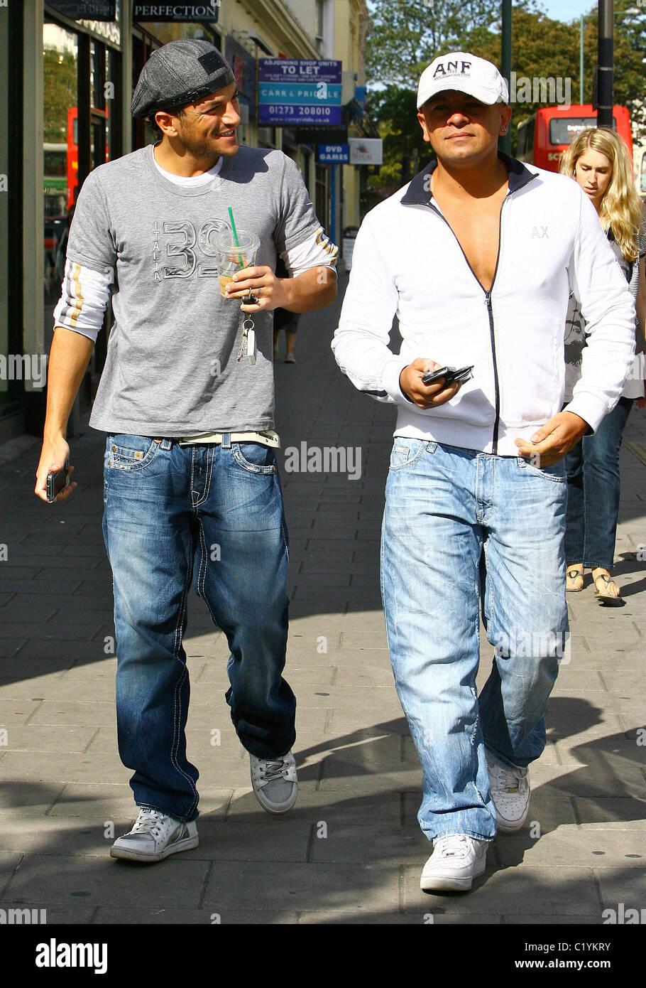 Starbucks brighton hi-res stock photography and images - Alamy