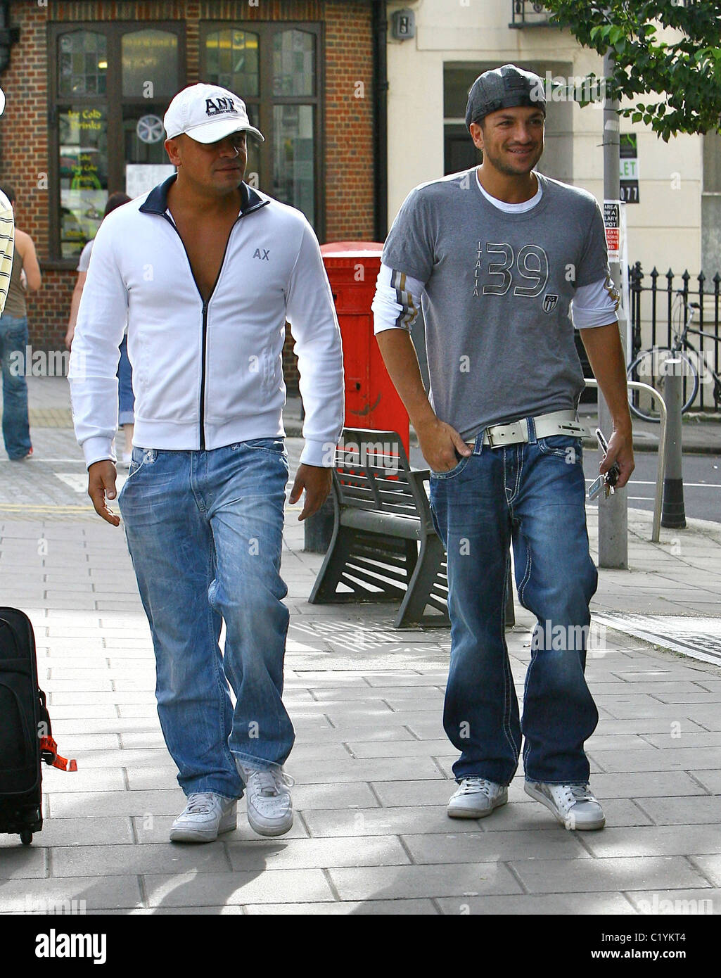 Peter Andre heading to Starbucks with his brother Mike Brighton ...