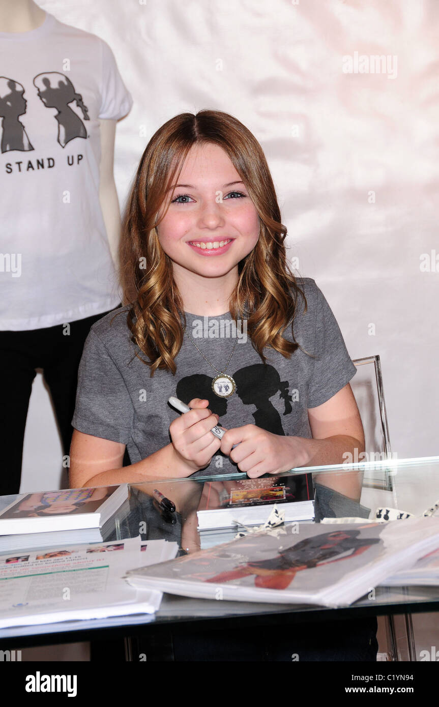 Sammi Hanratty promotes Boy Meets Girl products at Bloomingdale's New ...
