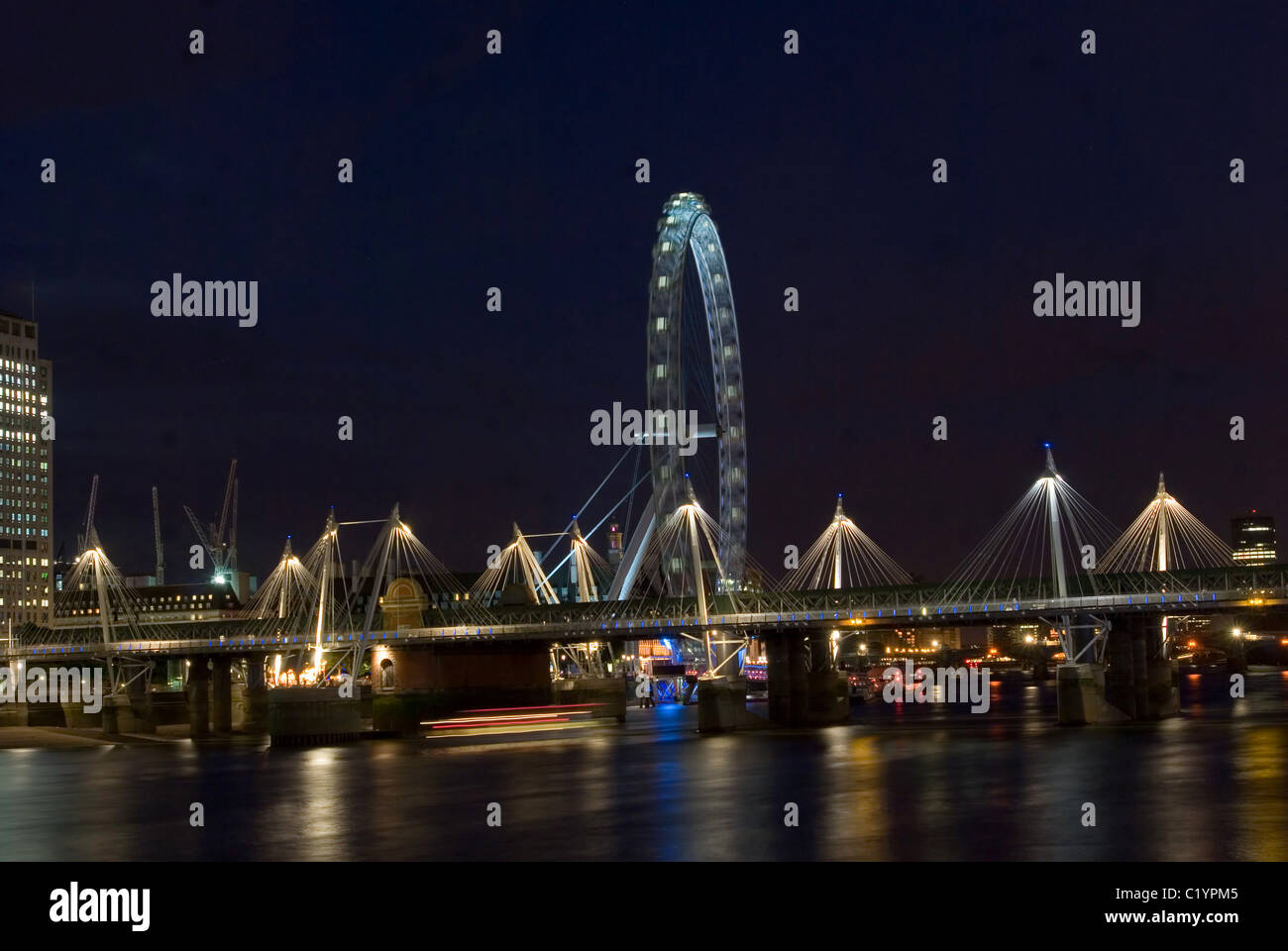 Hungerford pedestrian bridge london eye hi-res stock photography and ...