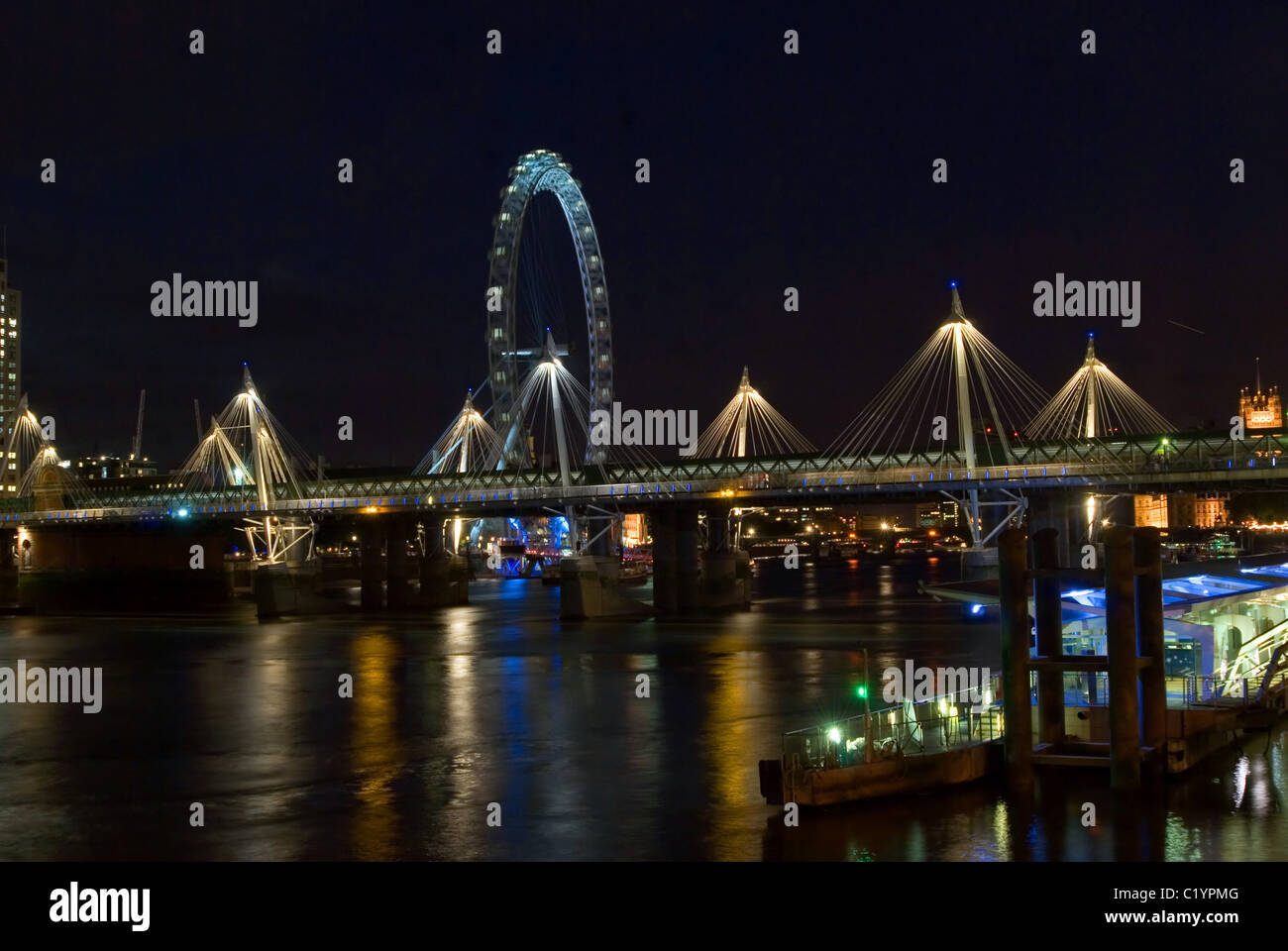 Hungerford pedestrian bridge london eye hi-res stock photography and ...
