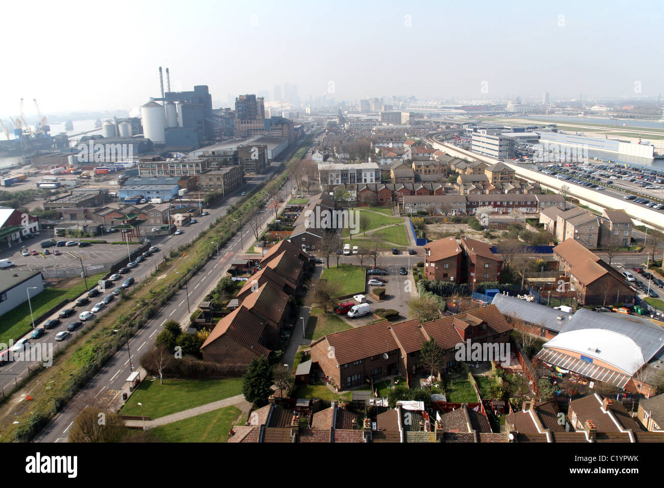 UK. VIEWS OF THE DOCKLANDS IN THE EAST END OF LONDON Stock Photo - Alamy