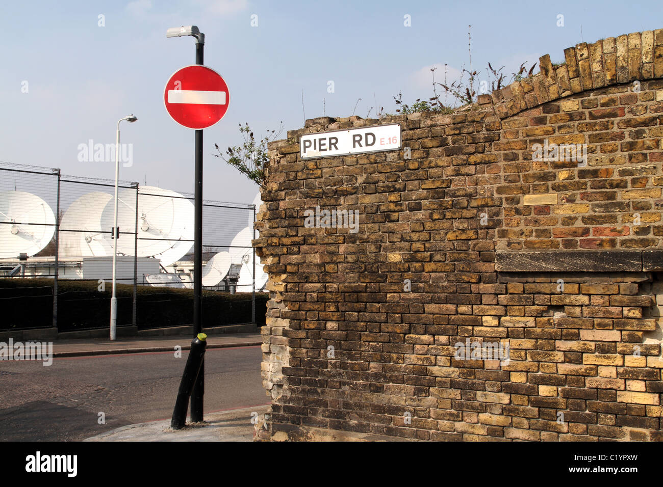 Old docklands hi-res stock photography and images - Alamy