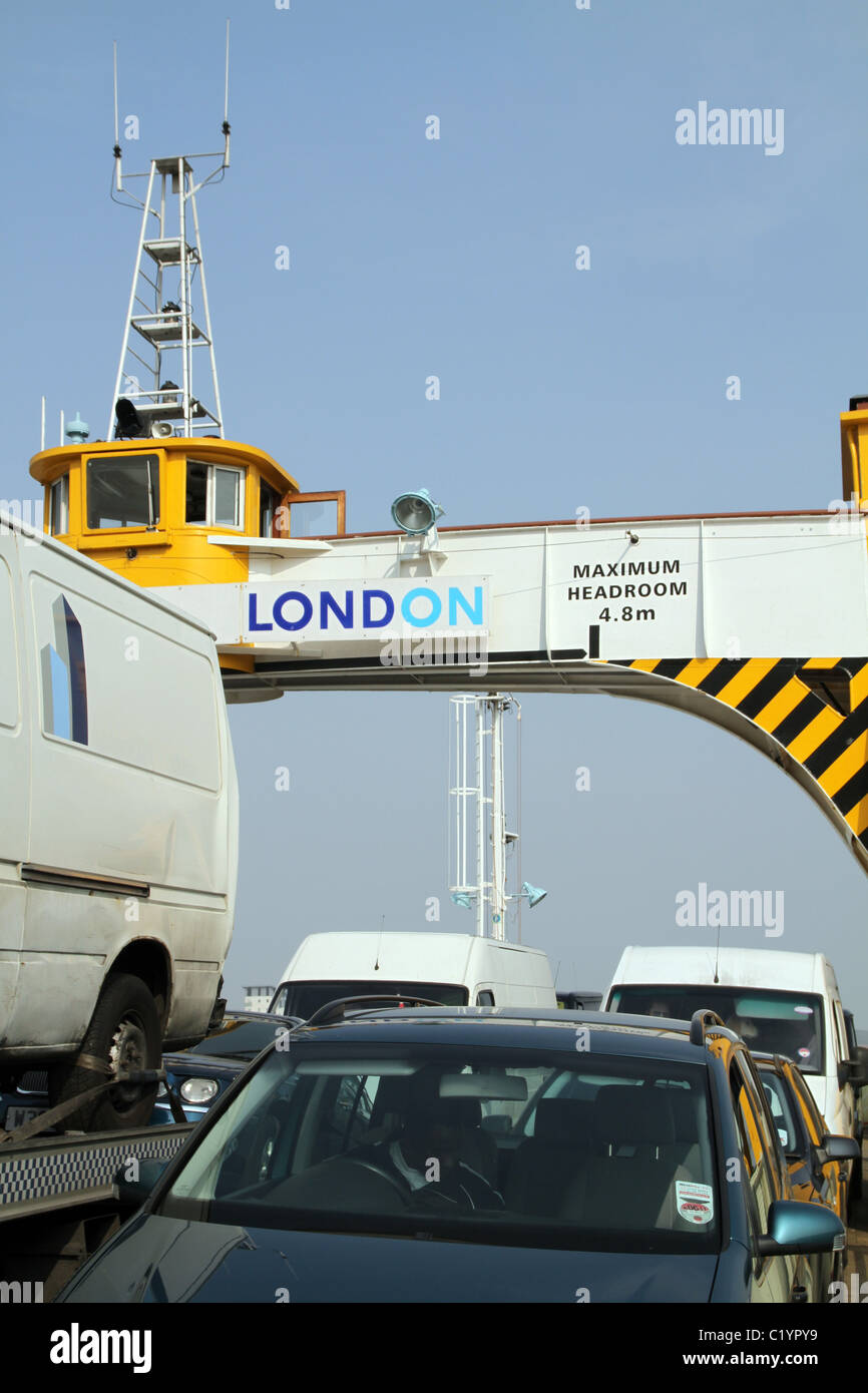 UK. NORTH WOOLWICH FERRY TRANSPORTING PASSENGERS ACROSS THAMES RIVER IN ...