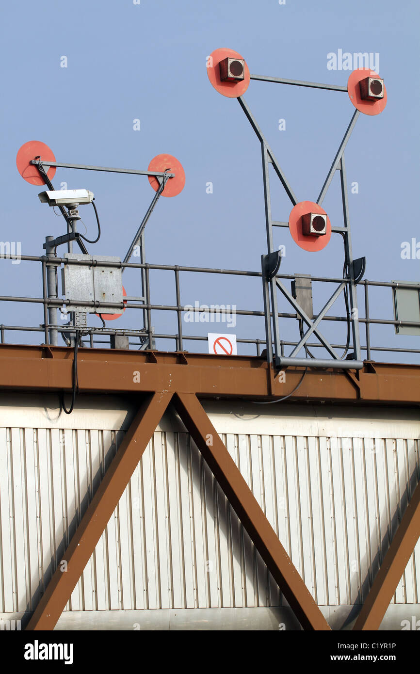 UK. SIGNALS AT THAMES BARRIER ON THAMES RIVER IN LONDON Stock Photo - Alamy