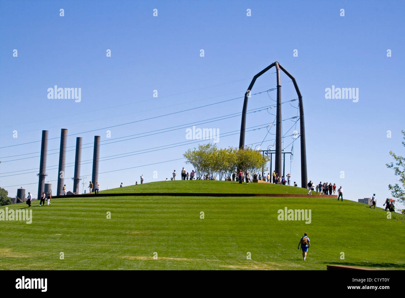 Crowd trying to view I-35W bridge day after collapse. Gold Medal Park ...