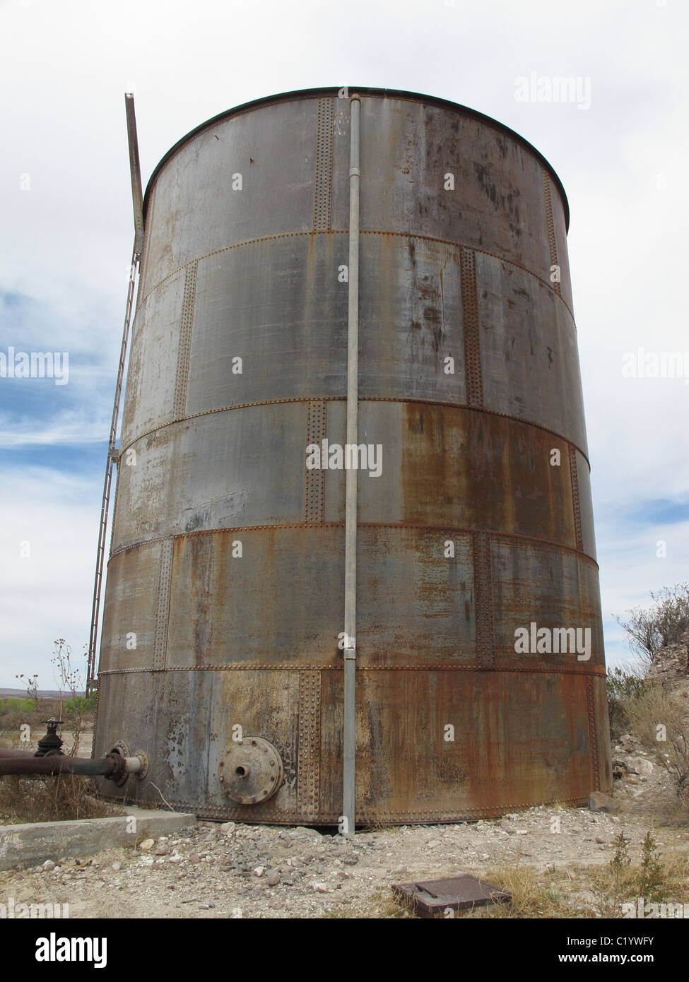 Railroad water tank hi-res stock photography and images - Alamy