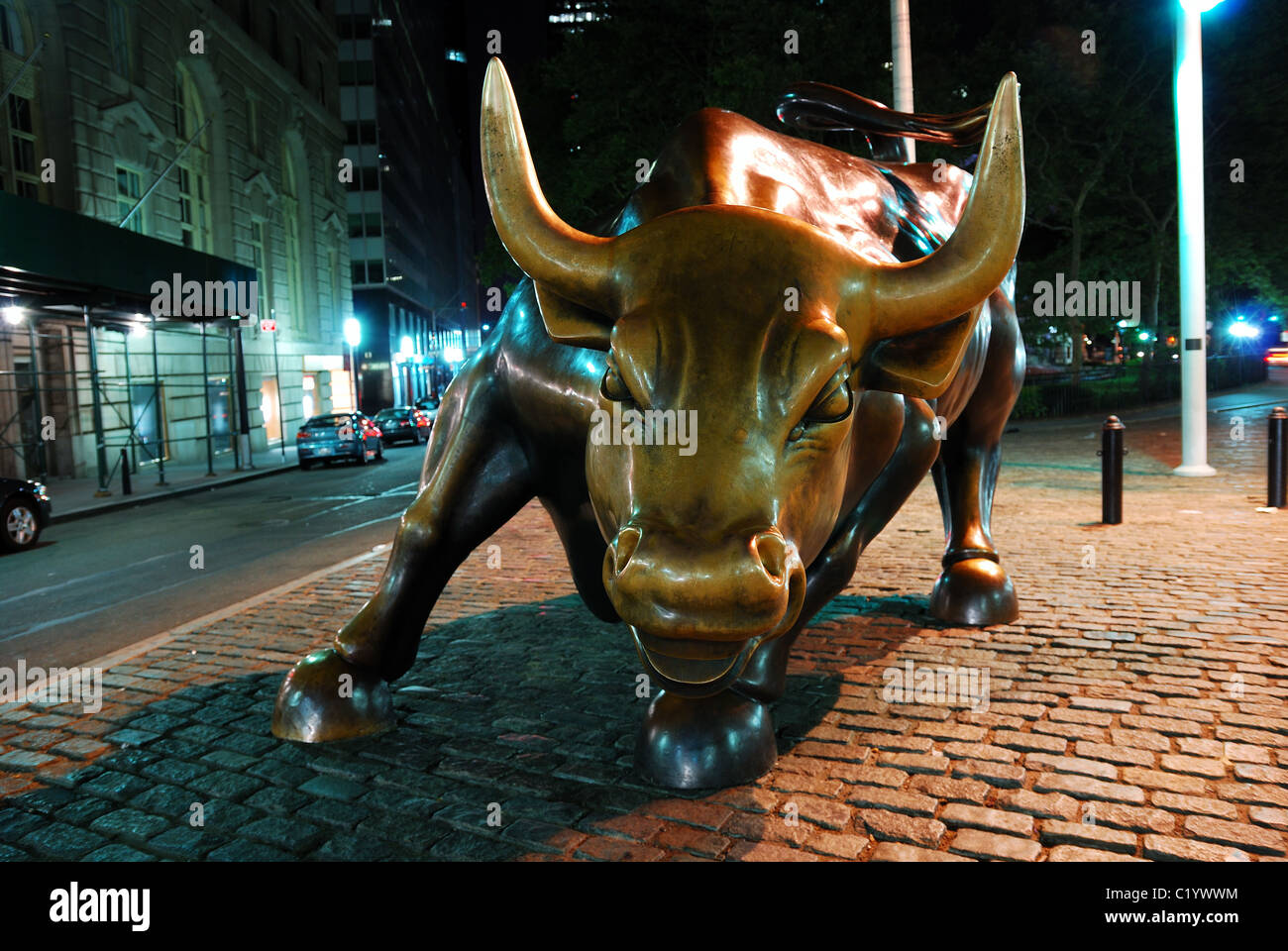 Wall Street Charging Bull in Manhattan, New York City Stock Photo - Alamy