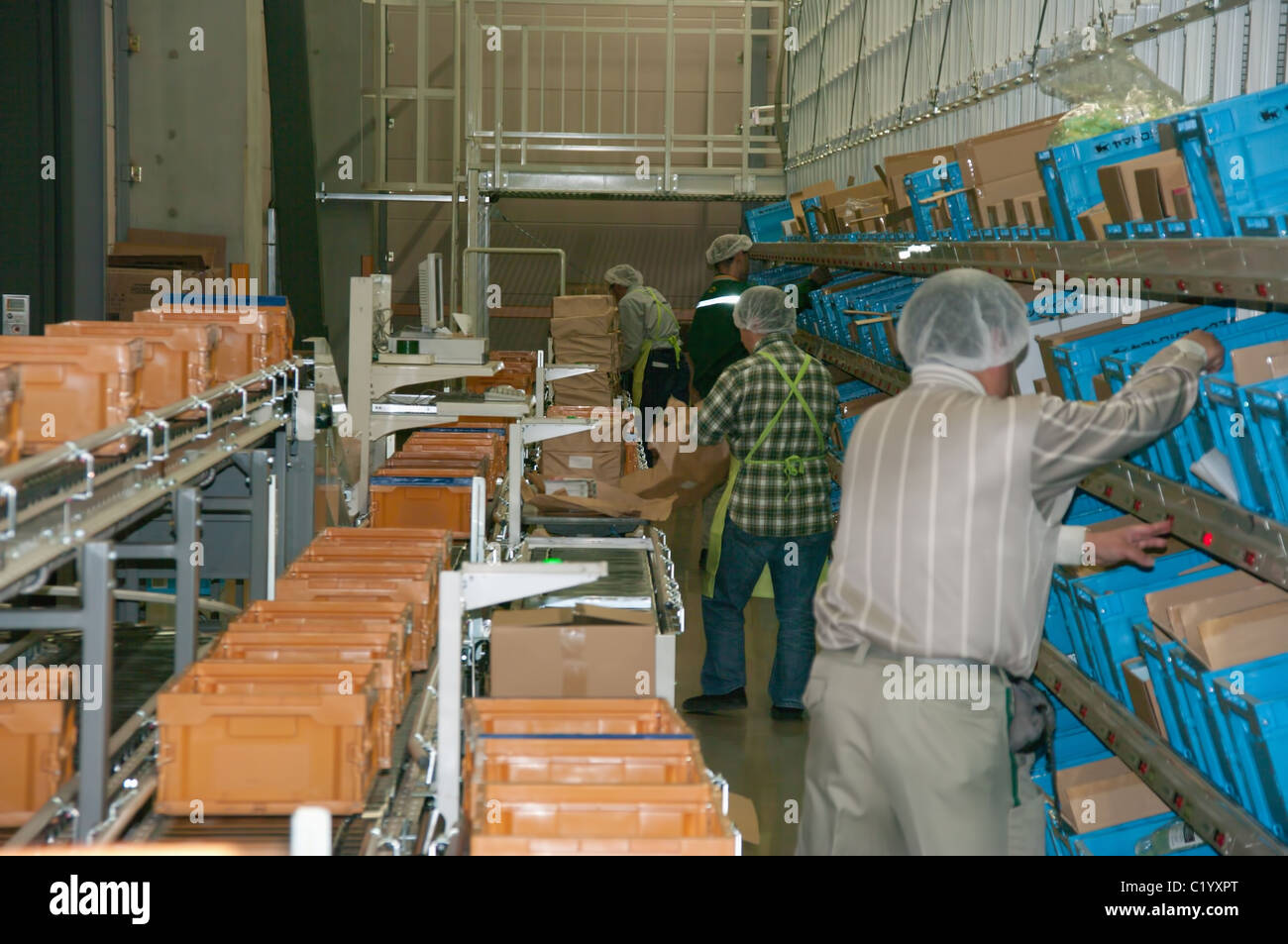 Formation of parcels in the Internet shop in Tokio Stock Photo - Alamy
