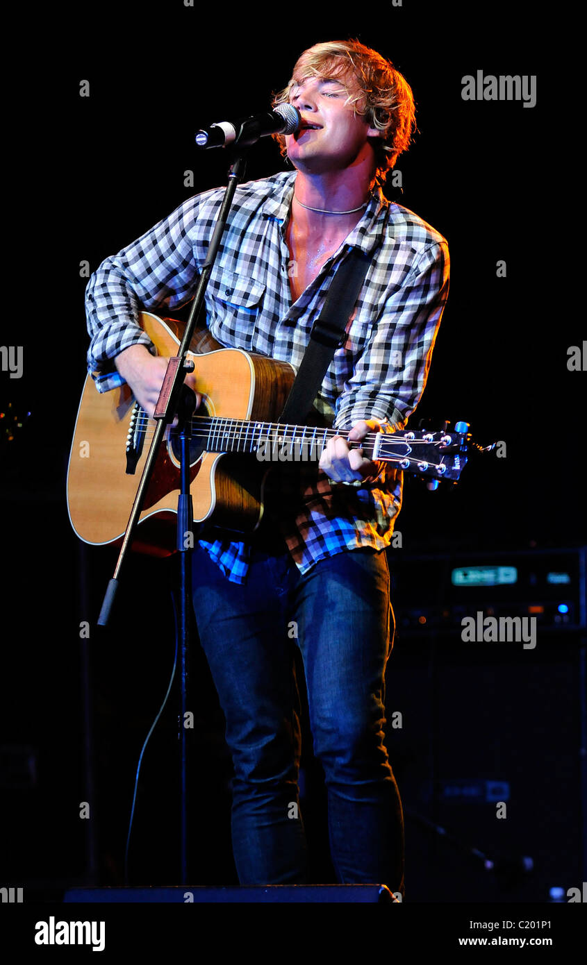 Jimmy Robbins performs at Revolution Live Fort Lauderdale, Florida - 19 ...