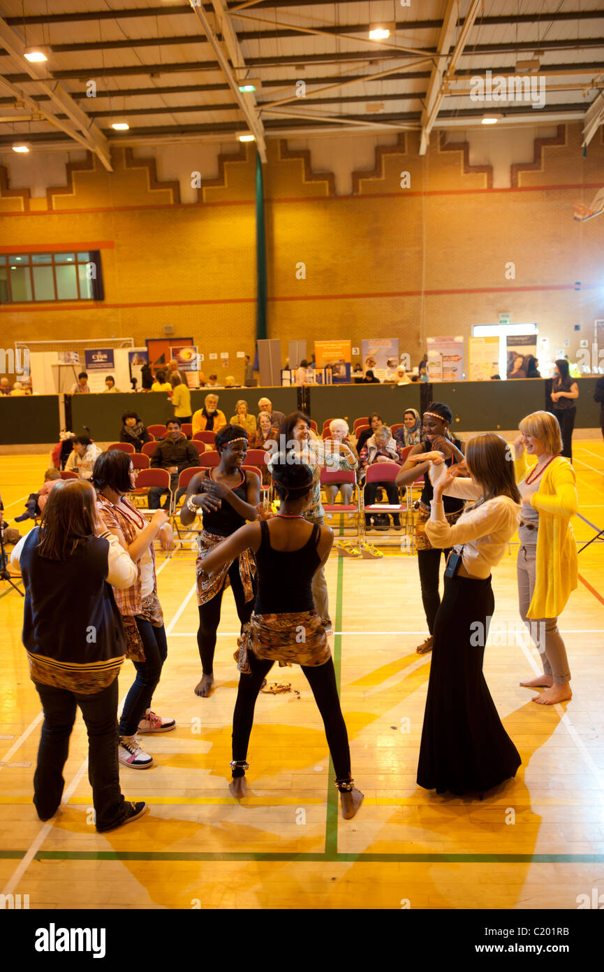 African dance class hi-res stock photography and images - Alamy