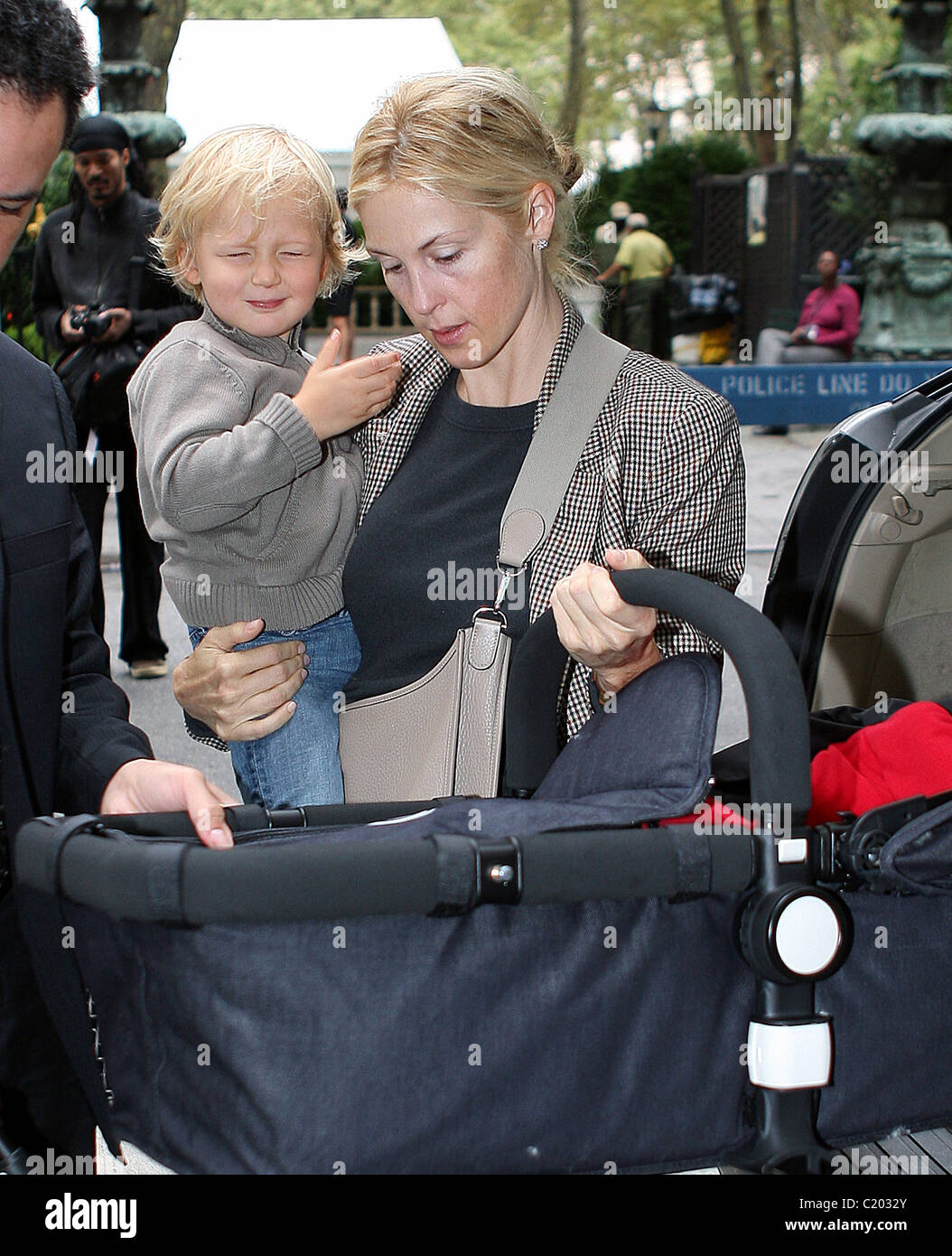 Kelly rutherford leaving hi-res stock photography and images - Alamy