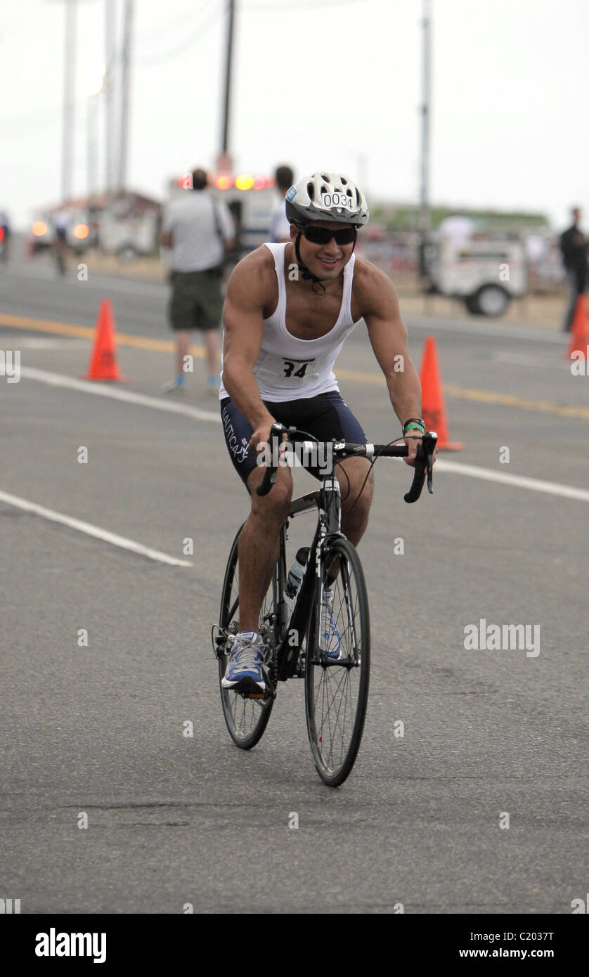 Mario Lopez competes in the Malibu Triathlon. Los Angeles, California ...