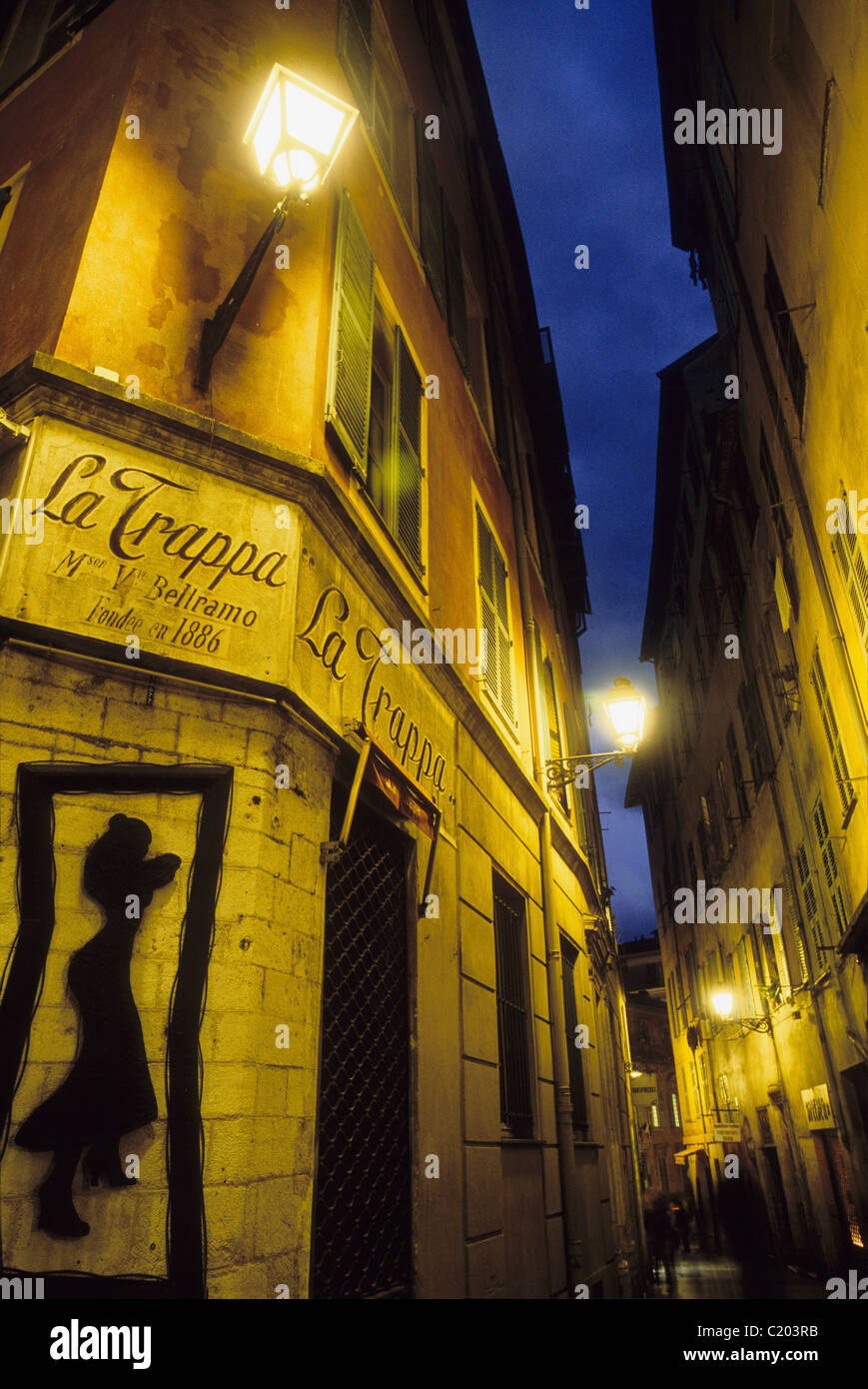 Lighted street light hi-res stock photography and images - Alamy