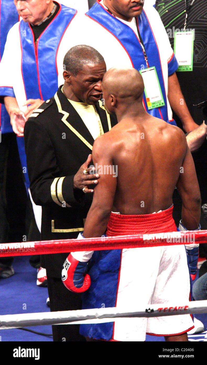 Floyd Mayweather listening to his father Floyd Mayweather Sr's advice ...
