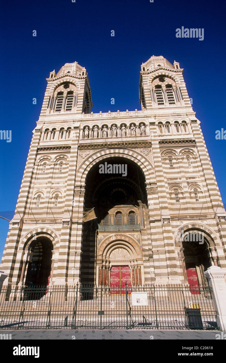 Square staircase hi-res stock photography and images - Alamy