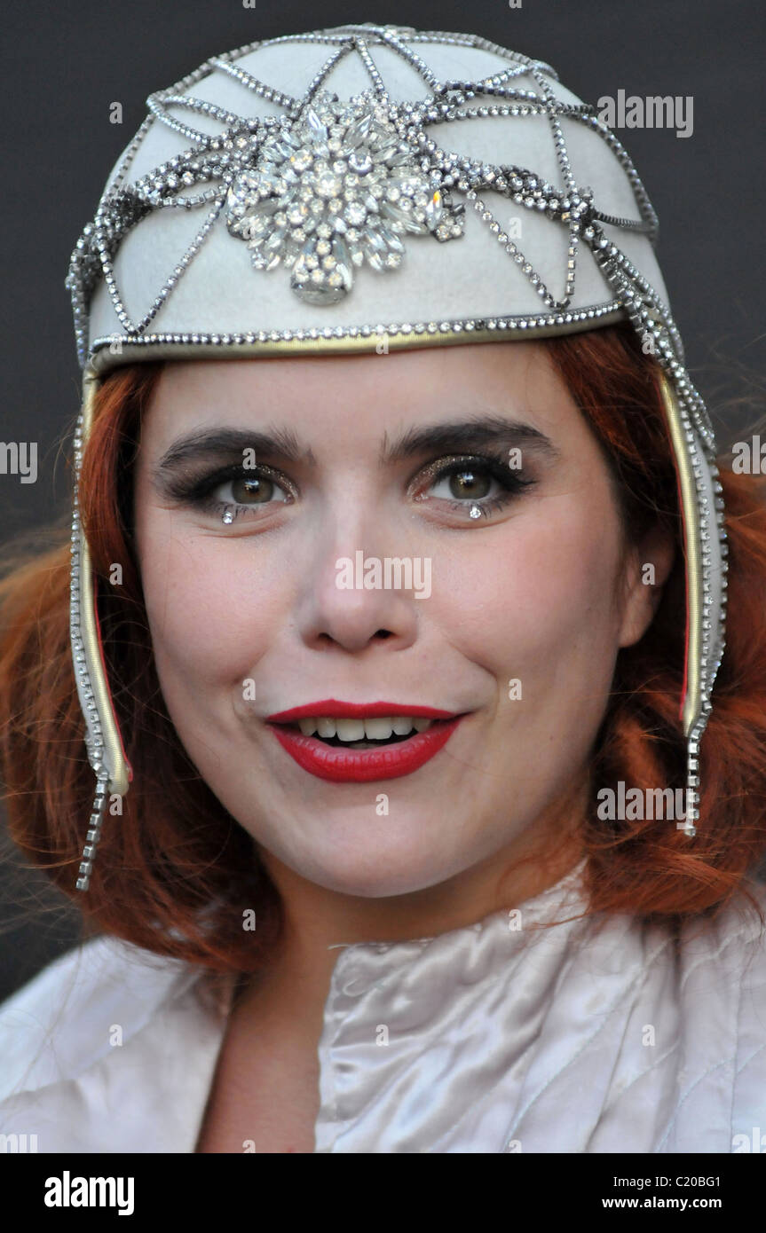 Paloma Faith at the GMTV studios London, England - 14.09.09 Stock Photo ...