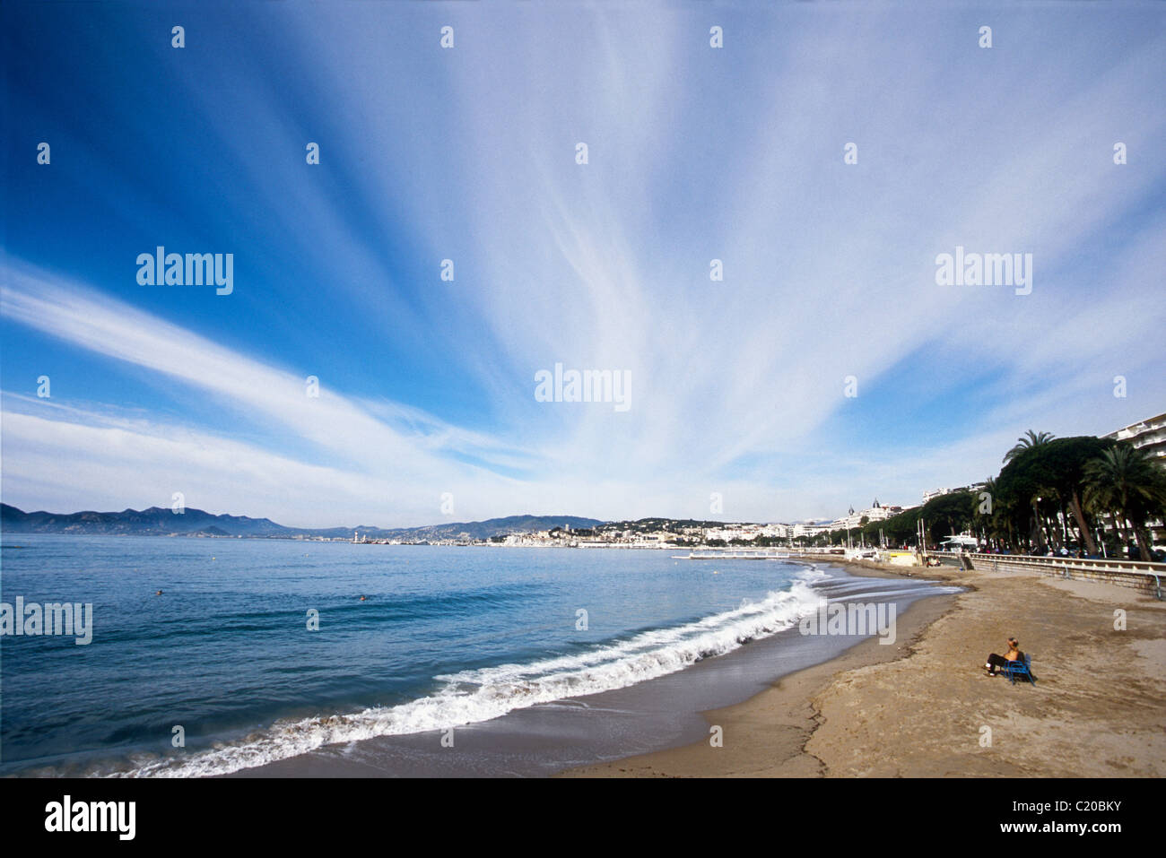 Lively beach in cannes france hi-res stock photography and images - Alamy