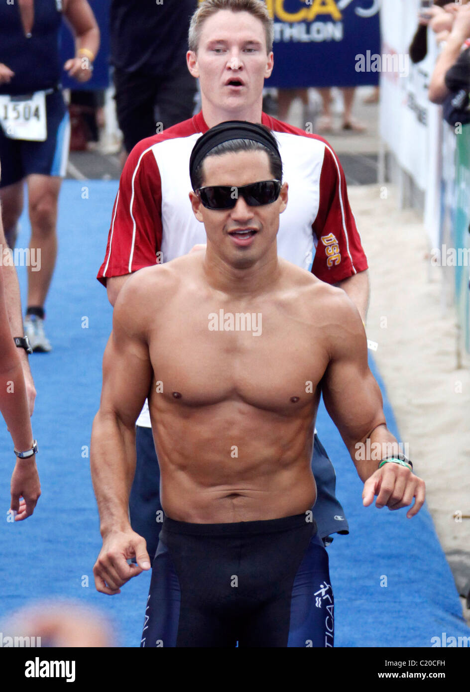 Mario Lopez competes in The 2009 Nautica Malibu Triathlon Los Angeles ...