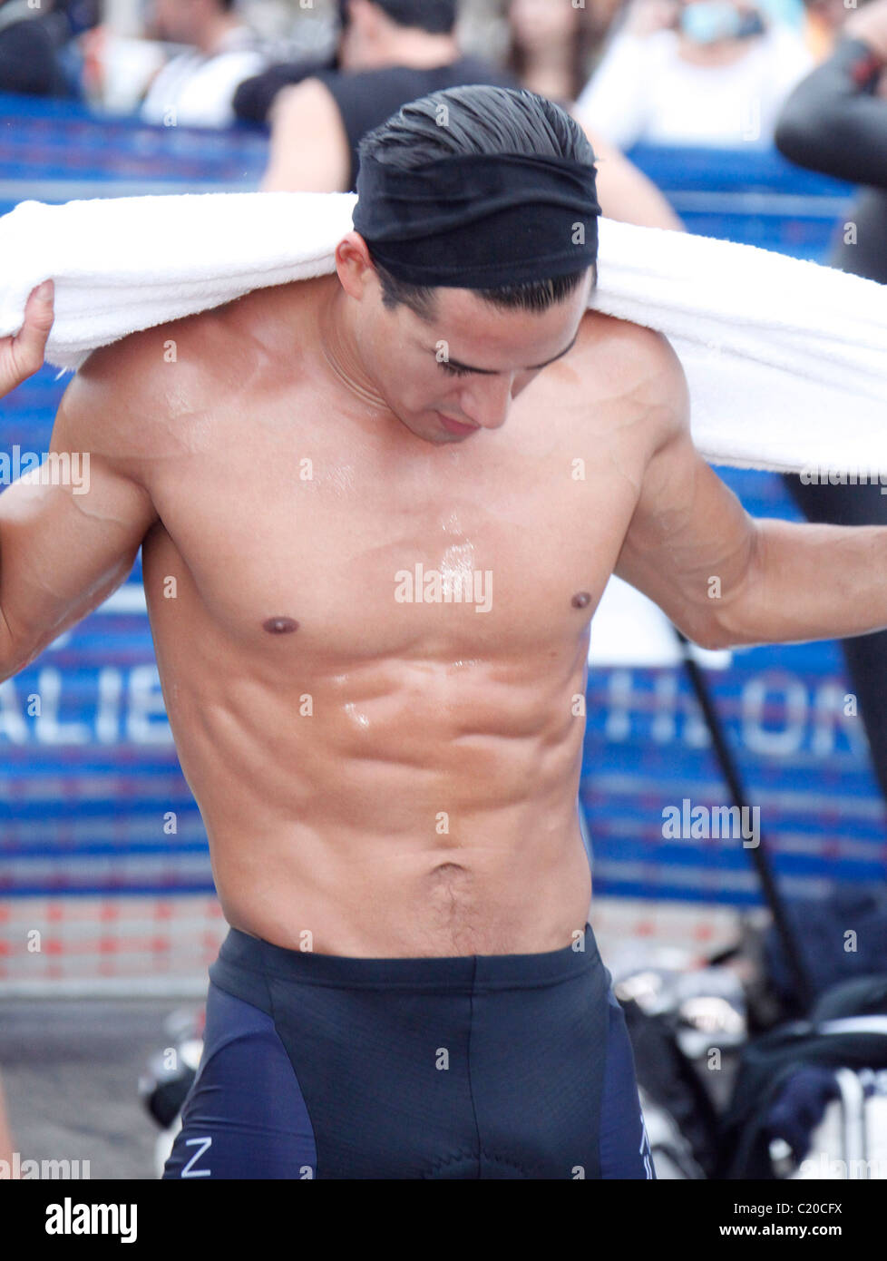 Mario Lopez competes in The 2009 Nautica Malibu Triathlon Los Angeles ...