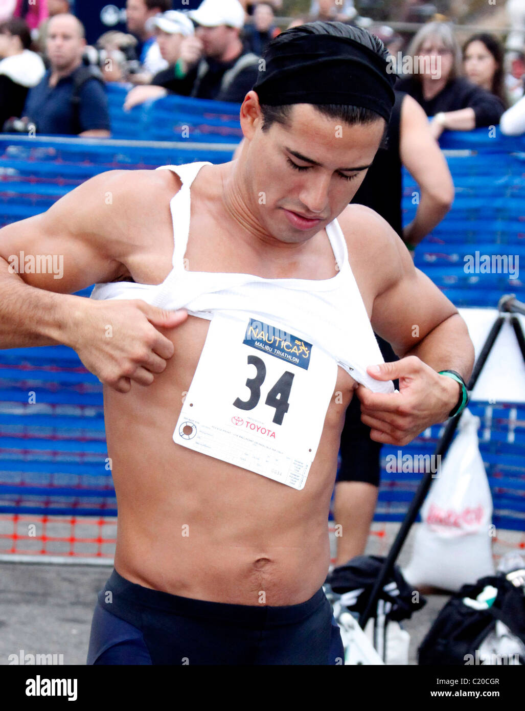 Mario Lopez competes in The 2009 Nautica Malibu Triathlon Los Angeles ...