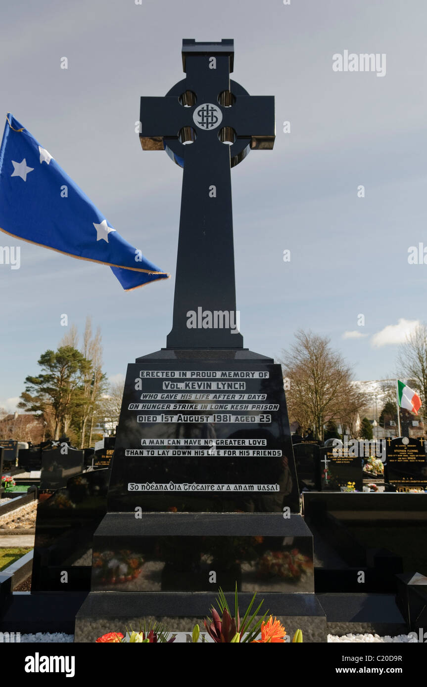 Gravestone of Kevin Lynch, one of the 1981 hunger strikers Stock Photo ...