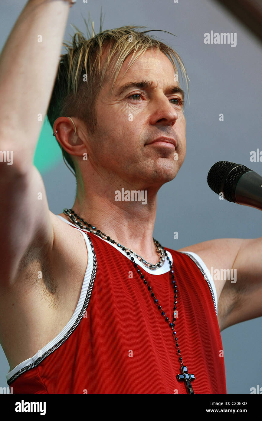 Limahl Kajagoogoo perform live at Hobbles On The Cobbles in Aylesbury's ...