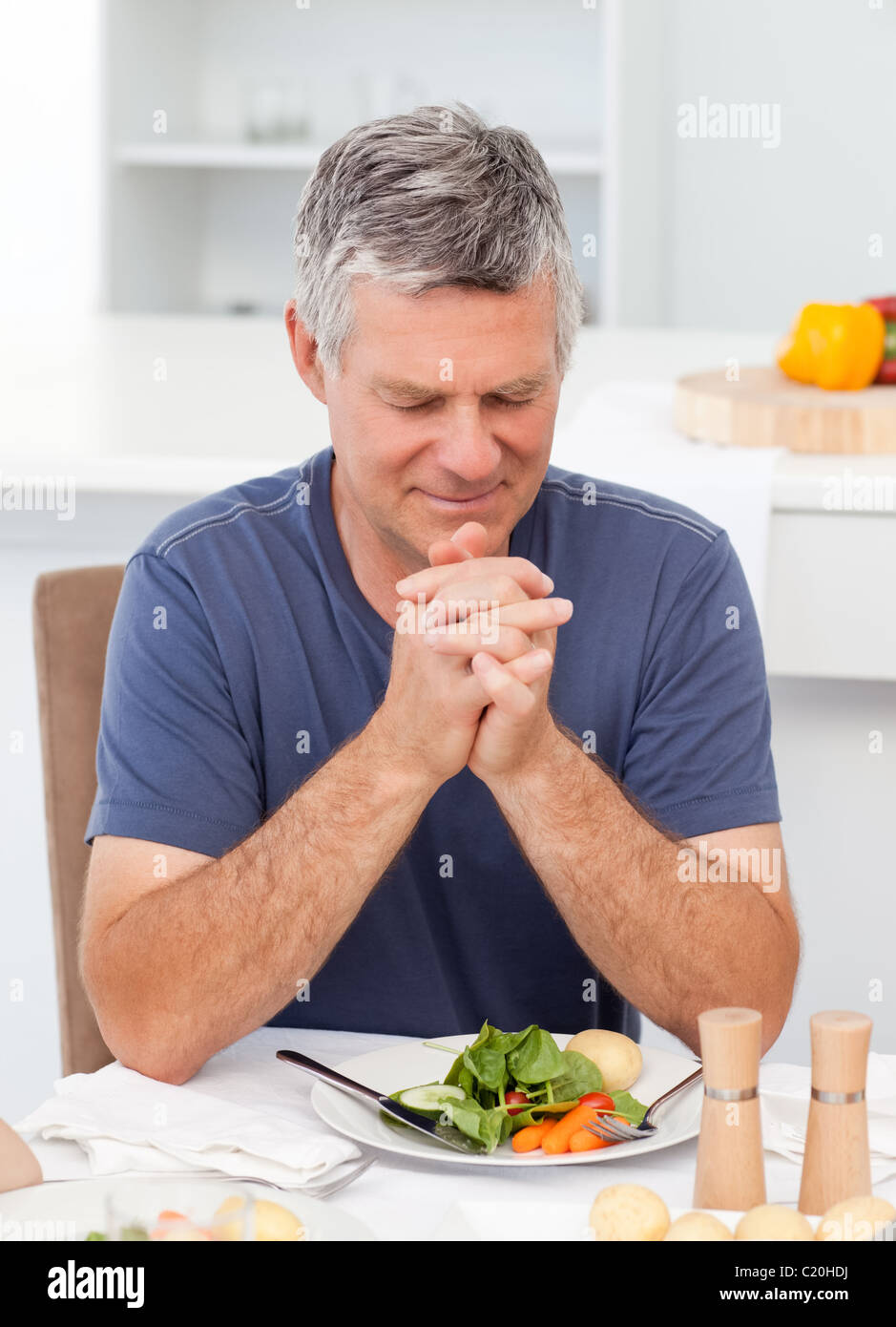 Faith Praying High Resolution Stock Photography and Images - Alamy