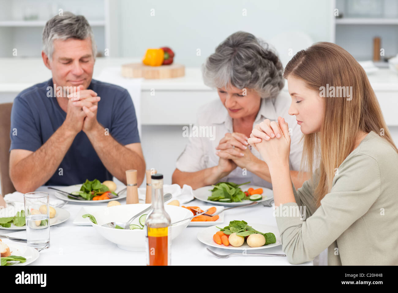 Family praying christian hi-res stock photography and images - Alamy