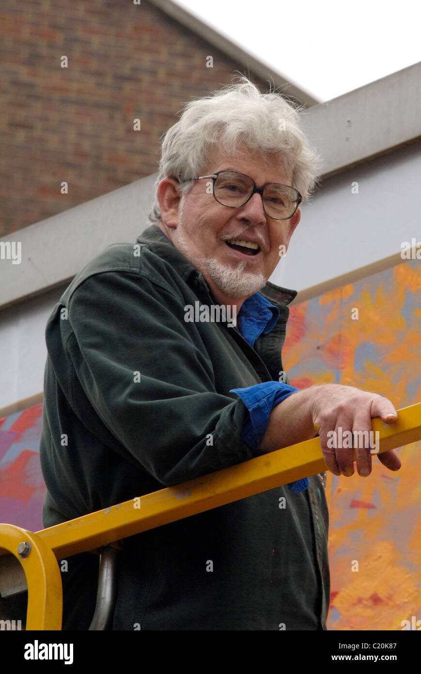Rolf Harris Wispa Gold: Can You Tell What It Is Yet? - Photocall Phil ...
