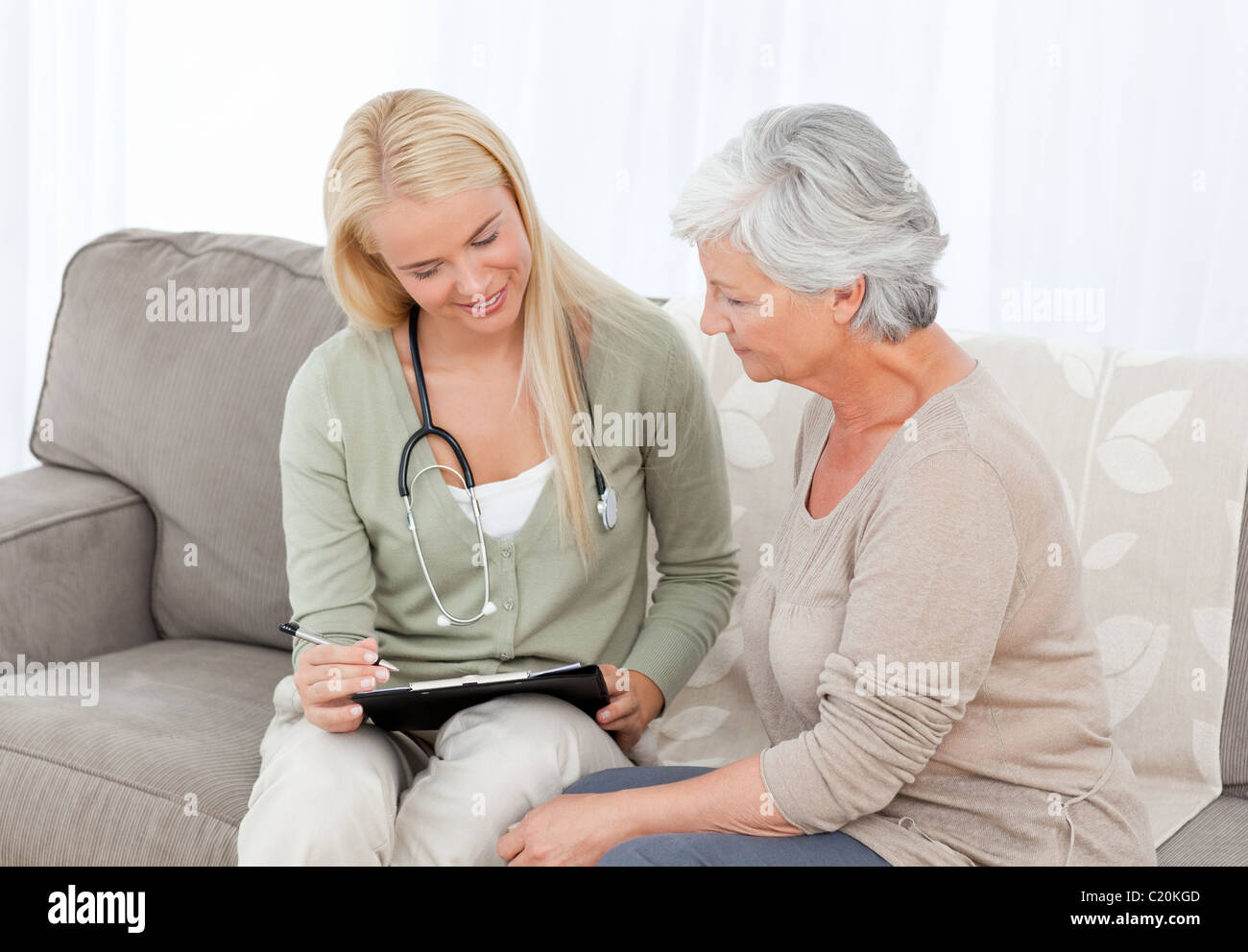 Nurse talk patient 20s female hi-res stock photography and images - Alamy