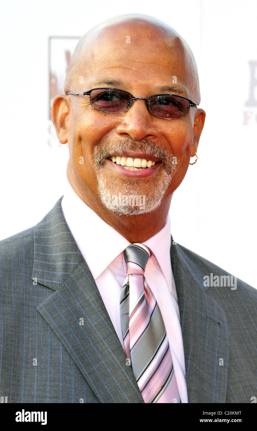 Mike Warren attends the John Wooden Pyramid of Success Awards at the ...