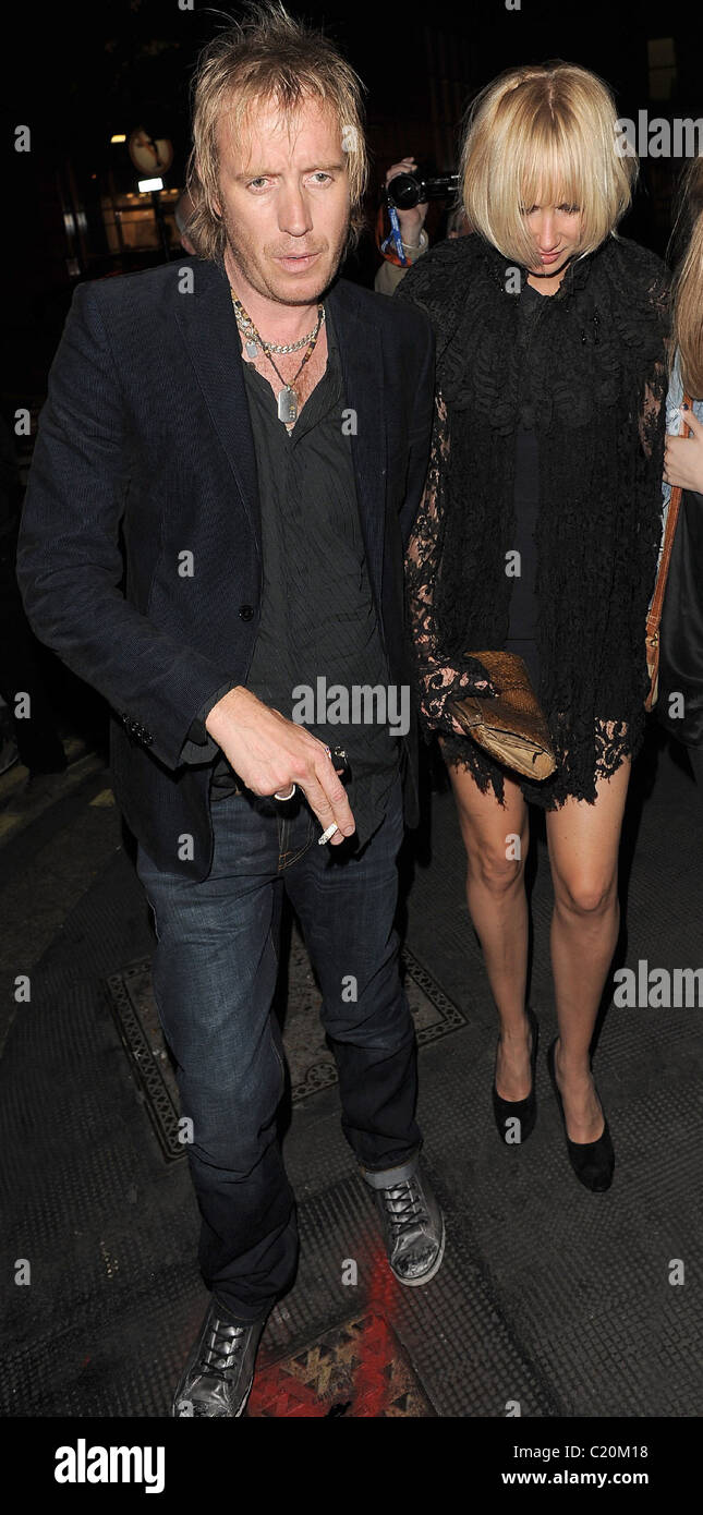 Rhys Ifans and his ex girlfriend Kimberly Stewart arrive at the Ivy ...