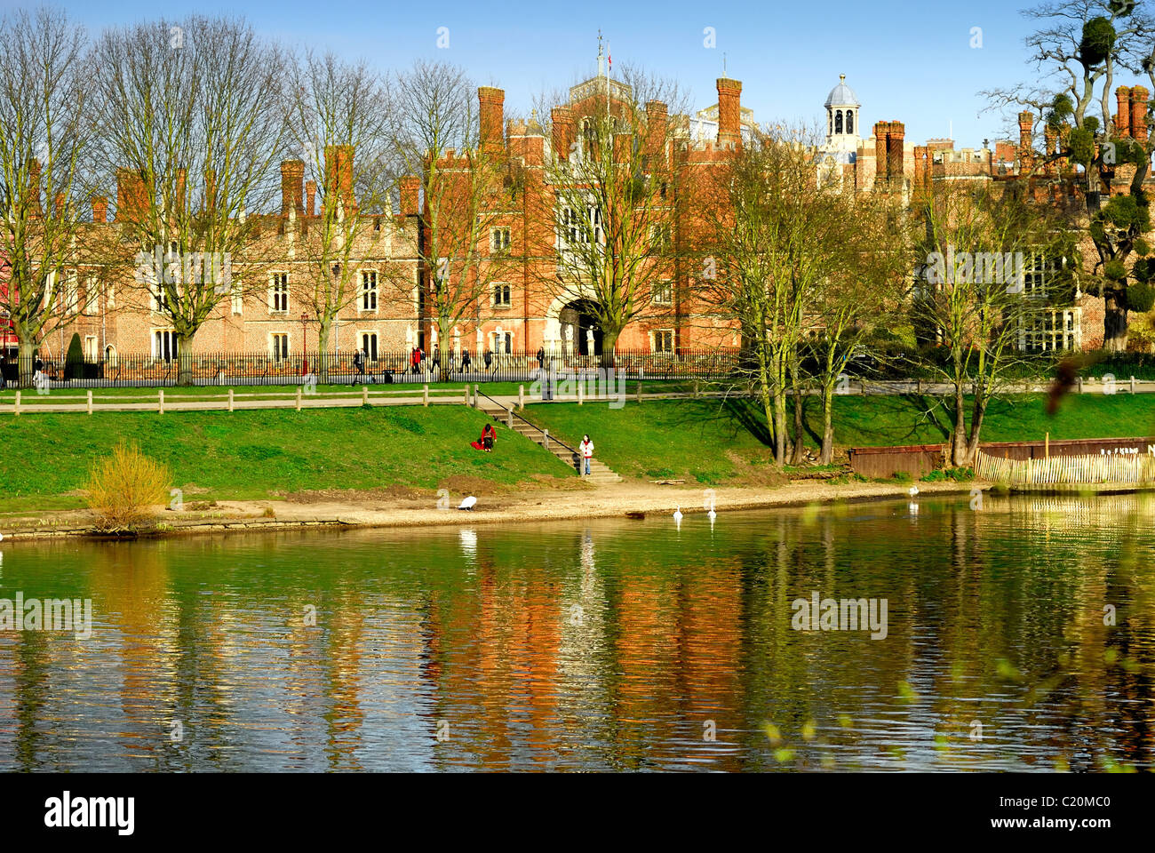 River thames hampton court palace hi-res stock photography and images ...